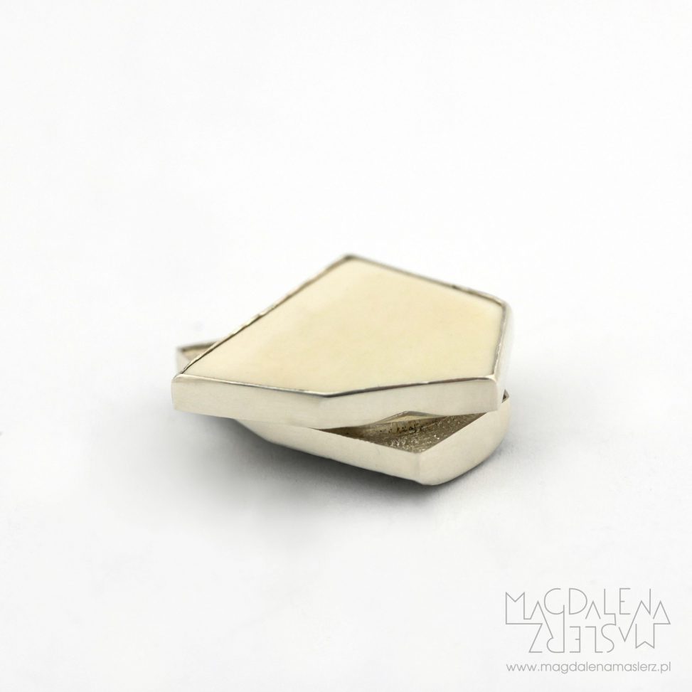 double-sided magnet brooch – Magdalena Maslerz